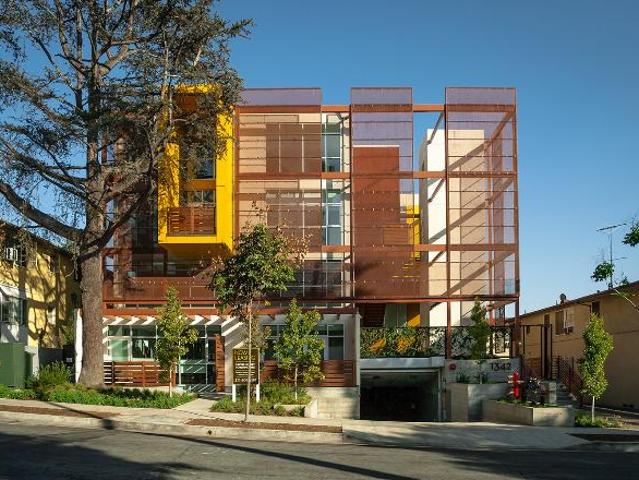 2 Br, 2 bath, Townhouse/Brownstone/RowHouse 1342 North Hayworth Avenue