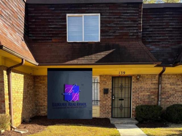 2 Br, 2 bath, Townhouse/Brownstone/RowHouse 139 Peyton Place
