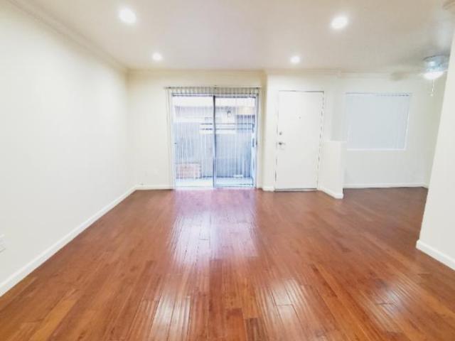 2 Br, 2 bath, Townhouse/Brownstone/RowHouse 13012 Riverside Dr