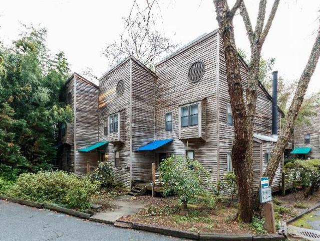 2 Br, 2 bath, Townhouse/Brownstone/RowHouse 130 East Longview Street 1 Unit L