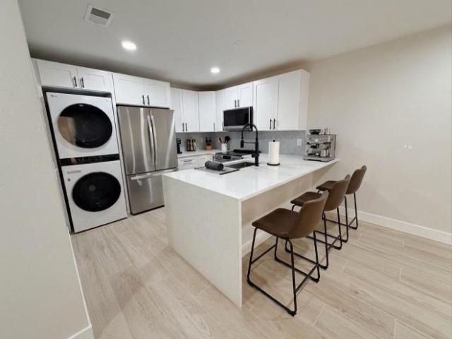 2 Br, 2 bath, Townhouse/Brownstone/RowHouse 1440 Sheafe Ave NE