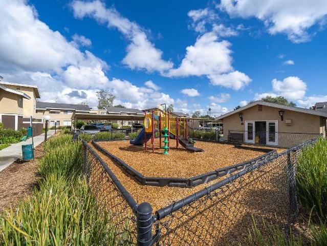 2 Br, 2 bath, Townhouse/Brownstone/RowHouse 1466 Bonair Rd