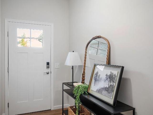 2 Br, 2 bath, Townhouse/Brownstone/RowHouse 1405 Wyles Dr