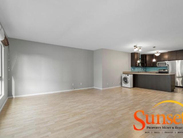 2 Br, 2 bath, Townhouse/Brownstone/RowHouse 140 Walnut Ave