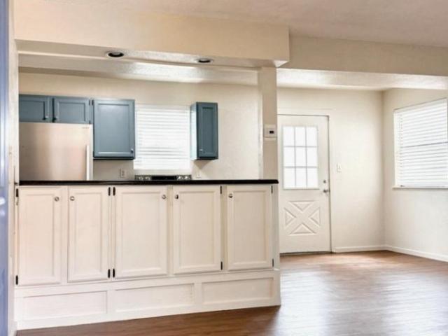 2 Br, 2 bath, Townhouse/Brownstone/RowHouse 1579 Hooker Street