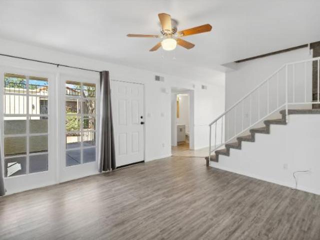2 Br, 2 bath, Townhouse/Brownstone/RowHouse 15801 N 29th St