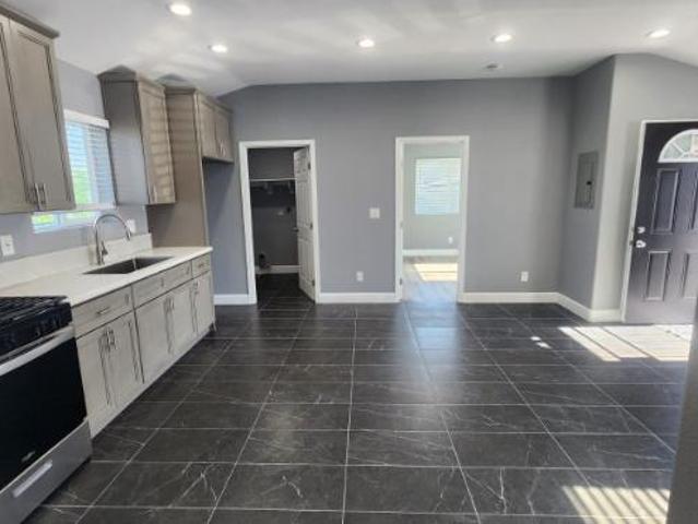 2 Br, 2 bath, Townhouse/Brownstone/RowHouse 15269 Ramona Ave