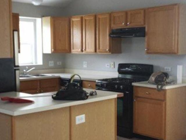 2 Br, 2 bath, Townhouse/Brownstone/RowHouse 1640 Grove Ave