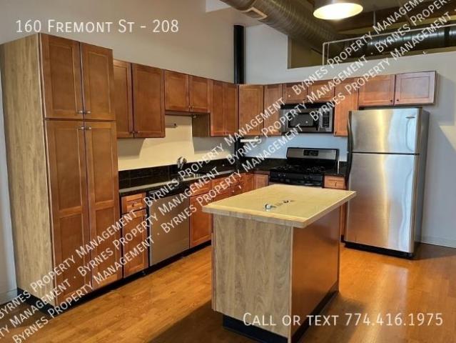 2 Br, 2 bath, Townhouse/Brownstone/RowHouse 160 Fremont St