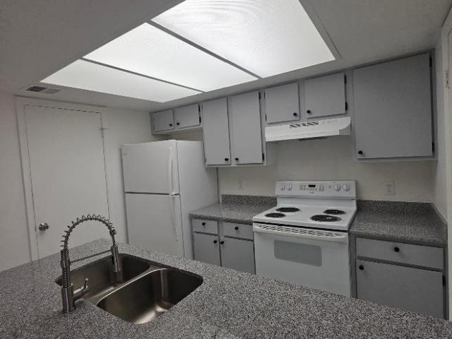 2 Br, 2 bath, Townhouse/Brownstone/RowHouse 1618 N 32nd St