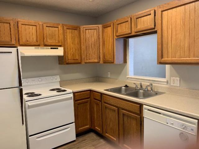 2 Br, 2 bath, Townhouse/Brownstone/RowHouse 1624 Aqaurena Springs Drive