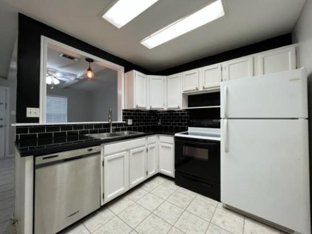 2 Br, 2 bath, Townhouse/Brownstone/RowHouse 1624 Aquarena Springs Drive