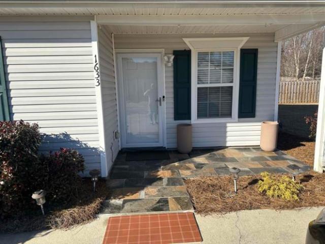 2 Br, 2 bath, Townhouse/Brownstone/RowHouse 1633 Summerwoods Circle