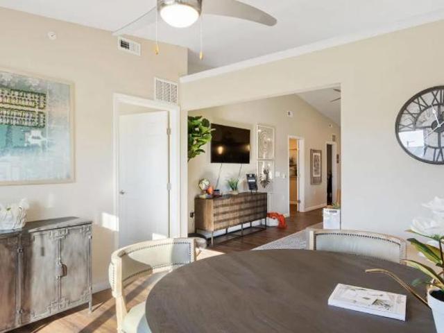 2 Br, 2 bath, Townhouse/Brownstone/RowHouse 17215 S Juniper Dr