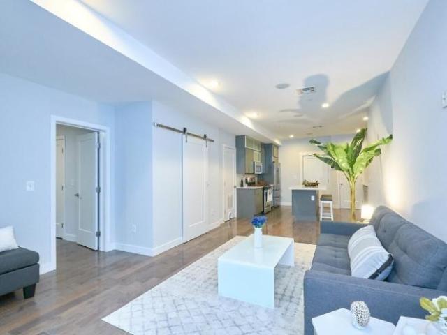 2 Br, 2 bath, Townhouse/Brownstone/RowHouse 186 188 Paris Street