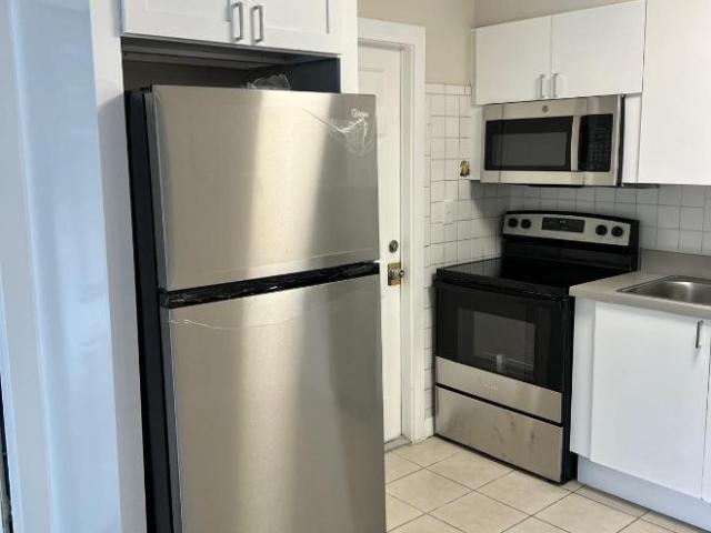 2 Br, 2 bath, Townhouse/Brownstone/RowHouse 1800 Nw 4th Ave