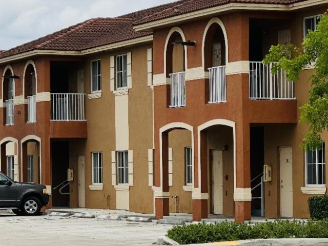 2 Br, 2 bath, Townhouse/Brownstone/RowHouse 18110 NW 59th Ave 201