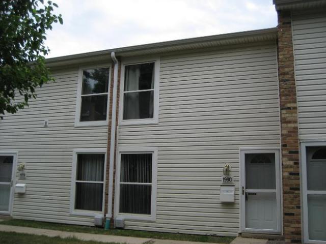 2 Br, 2 bath, Townhouse/Brownstone/RowHouse 1980 Huntington Boulevard