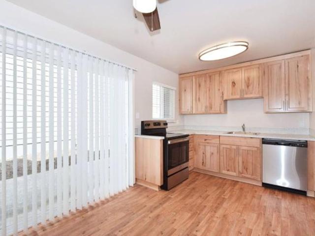 2 Br, 2 bath, Townhouse/Brownstone/RowHouse 1907 SE Tibbetts