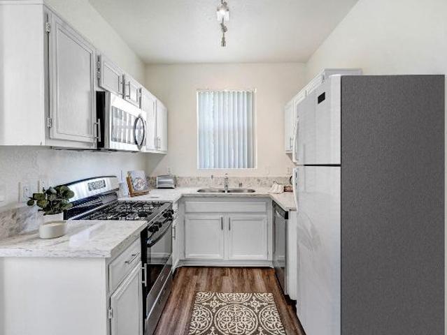2 Br, 2 bath, Townhouse/Brownstone/RowHouse 1905 Orange Ave