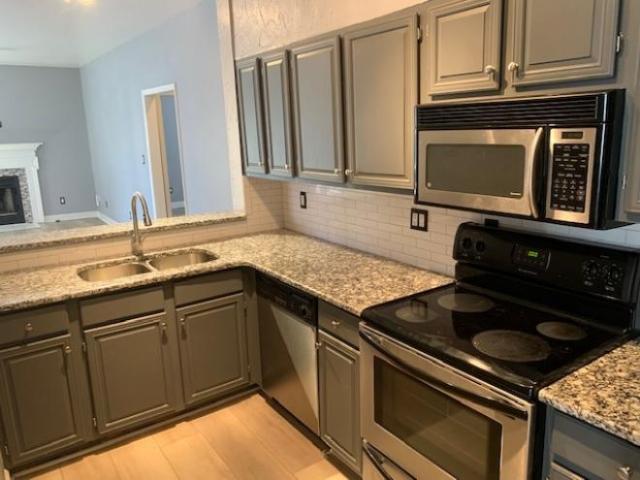 2 Br, 2 bath, Townhouse/Brownstone/RowHouse 204 E Davie St