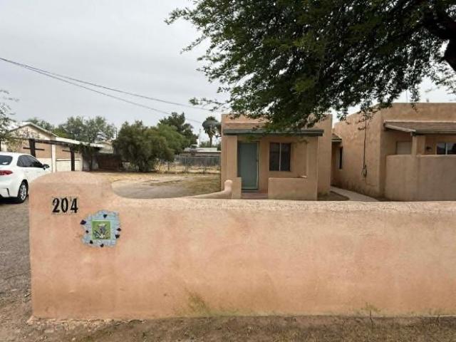 2 Br, 2 bath, Townhouse/Brownstone/RowHouse 204 East Palmdale Street