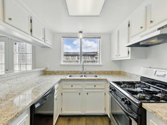 2 Br, 2 bath, Townhouse/Brownstone/RowHouse 2079 Country Village