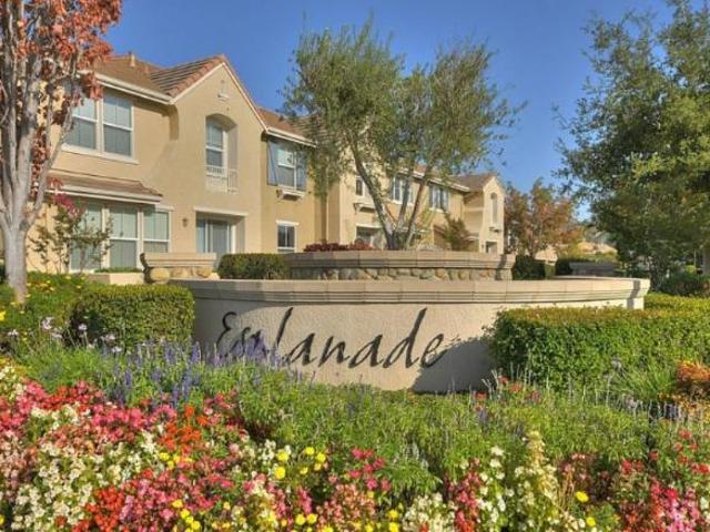 2 Br, 2 bath, Townhouse/Brownstone/RowHouse 2002 Esplanade Cir