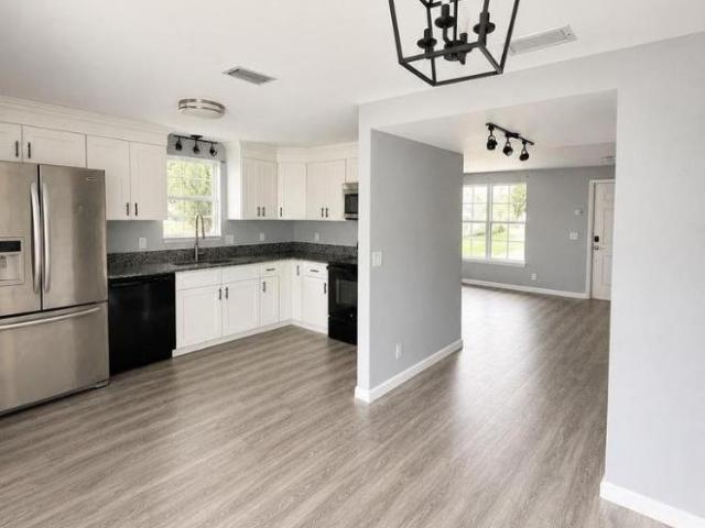 2 Br, 2 bath, Townhouse/Brownstone/RowHouse 218 Old English Drive