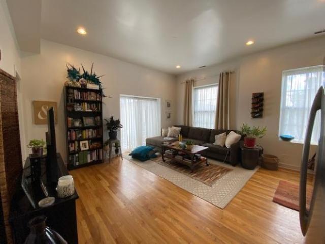 2 Br, 2 bath, Townhouse/Brownstone/RowHouse 2120 West Washington Boulevard