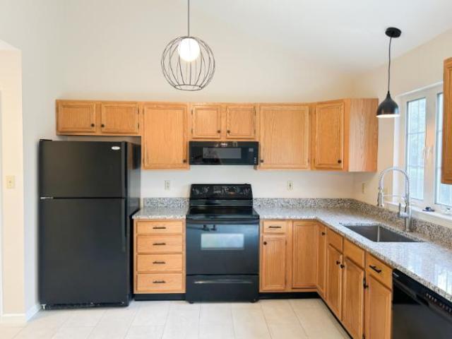 2 Br, 2 bath, Townhouse/Brownstone/RowHouse 21 Oakgrove Lane