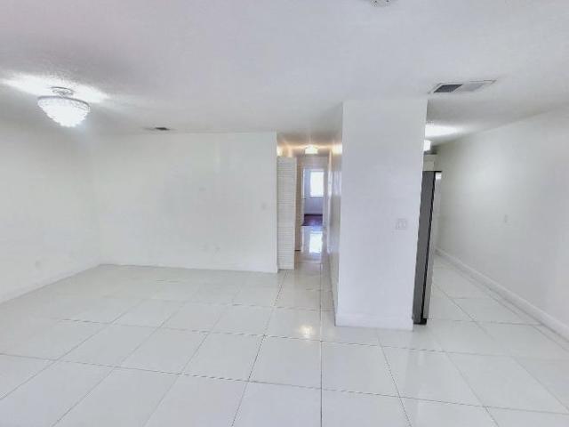 2 Br, 2 bath, Townhouse/Brownstone/RowHouse 22125 Sw 103 Ct