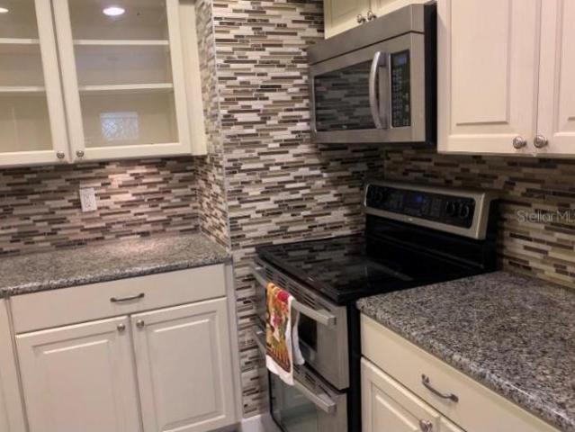 2 Br, 2 bath, Townhouse/Brownstone/RowHouse 222 Elliot Ave
