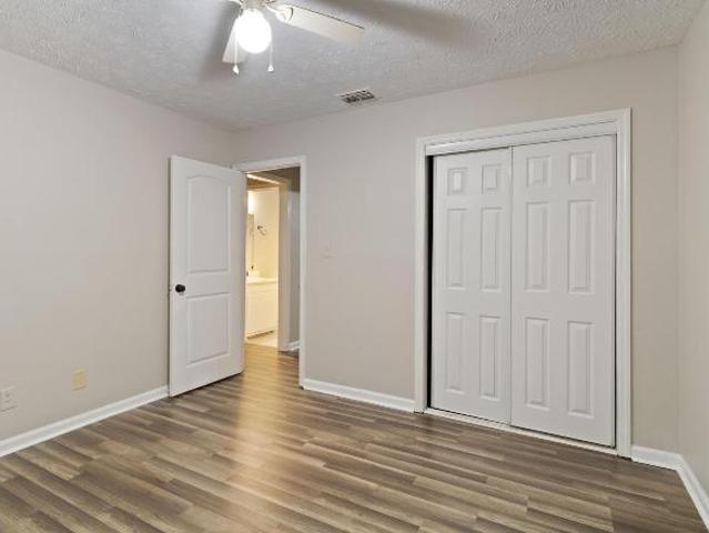 2 Br, 2 bath, Townhouse/Brownstone/RowHouse 235 Sunny Hills Drive