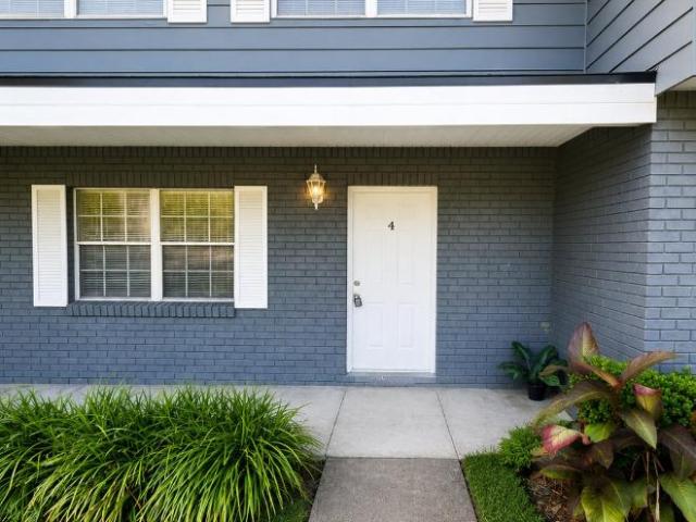 2 Br, 2 bath, Townhouse/Brownstone/RowHouse 2323 Sw State Road 47