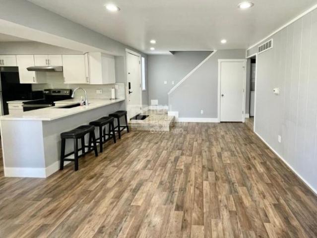 2 Br, 2 bath, Townhouse/Brownstone/RowHouse 2441 S Xanadu Way
