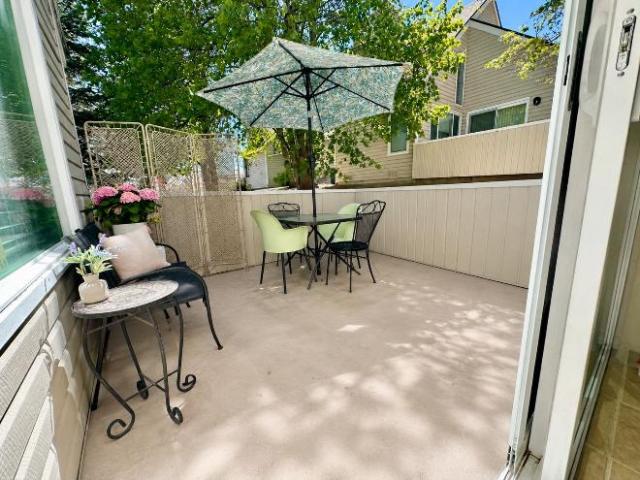 2 Br, 2 bath, Townhouse/Brownstone/RowHouse 2461 S Xanadu Way
