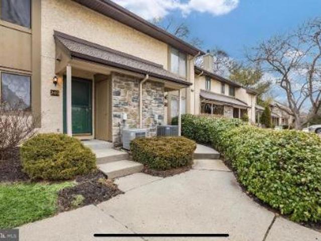 2 Br, 2 bath, Townhouse/Brownstone/RowHouse 249 Hampshire Drive