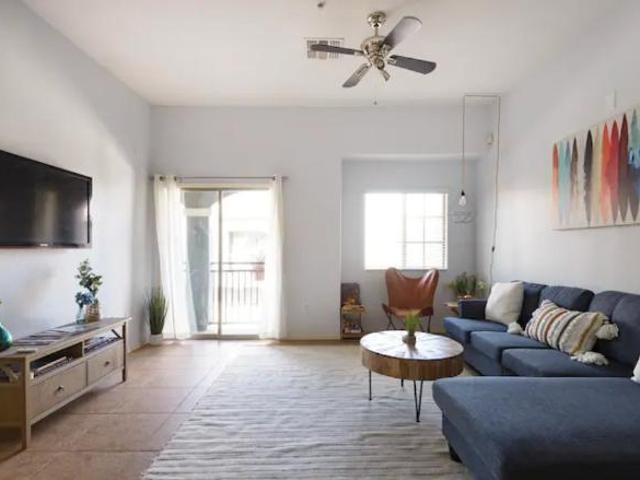 2 Br, 2 bath, Townhouse/Brownstone/RowHouse 2402 E 5th St