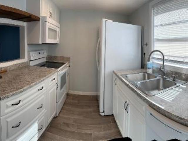2 Br, 2 bath, Townhouse/Brownstone/RowHouse 2550 Se 15th Avenue