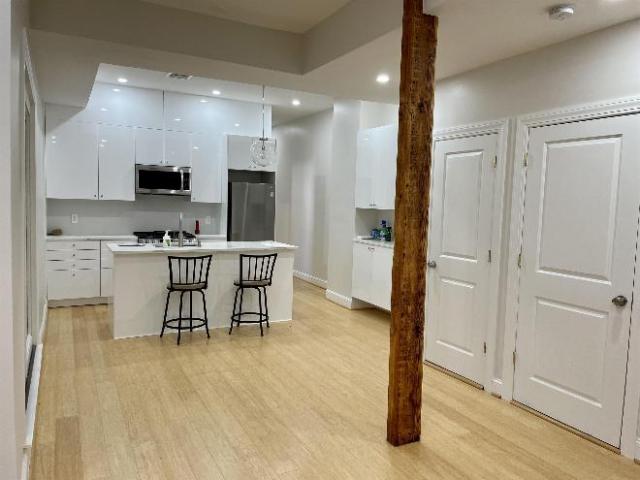 2 Br, 2 bath, Townhouse/Brownstone/RowHouse 258 West Broadway
