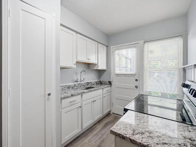 2 Br, 2 bath, Townhouse/Brownstone/RowHouse 253 E 250 Street