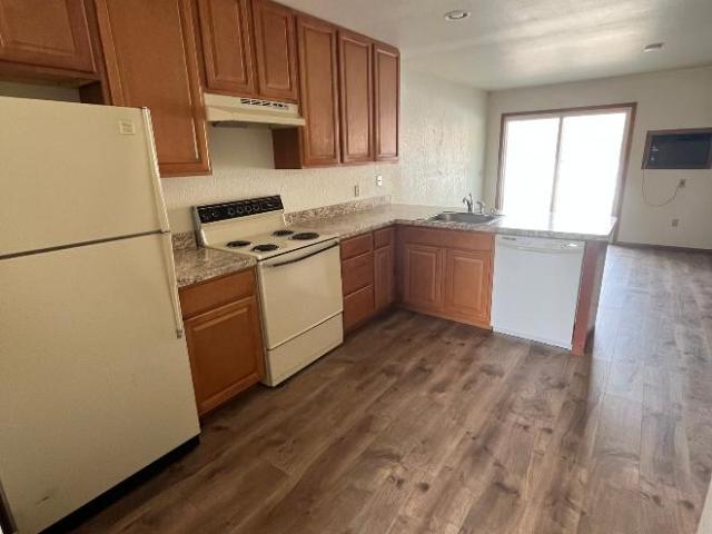 2 Br, 2 bath, Townhouse/Brownstone/RowHouse 253 Westchester Sq South