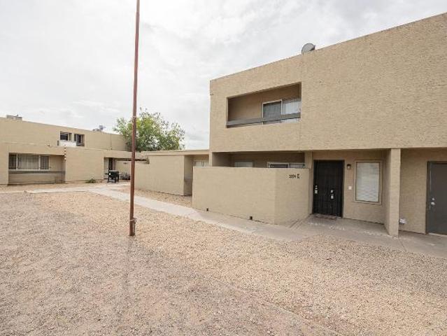 2 Br, 2 bath, Townhouse/Brownstone/RowHouse 2674 N 43rd Ave