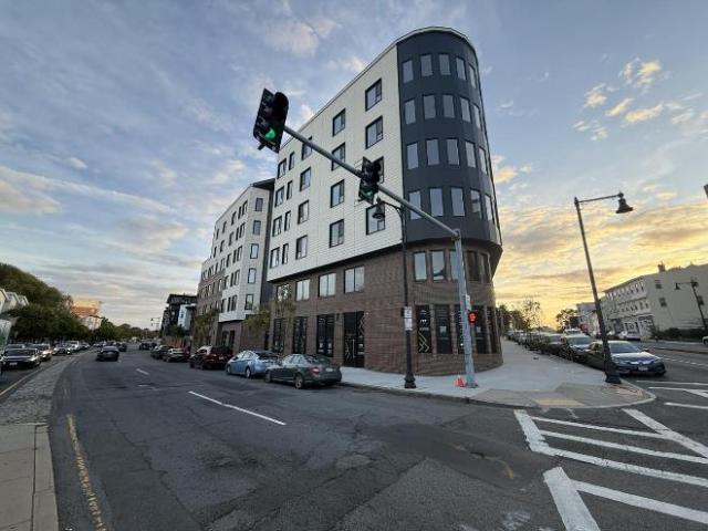 2 Br, 2 bath, Townhouse/Brownstone/RowHouse 267 Old Colony Avenue