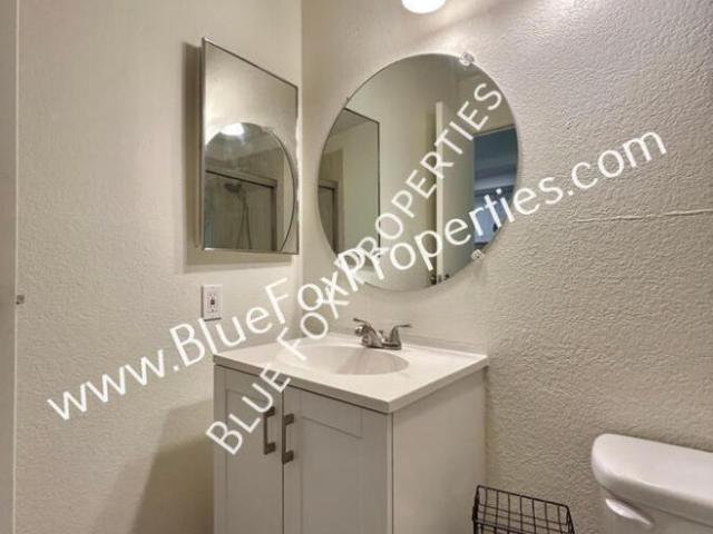 2 Br, 2 bath, Townhouse/Brownstone/RowHouse 2688 W Avenida Azahar
