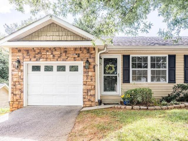 2 Br, 2 bath, Townhouse/Brownstone/RowHouse 27 Kirby Rd