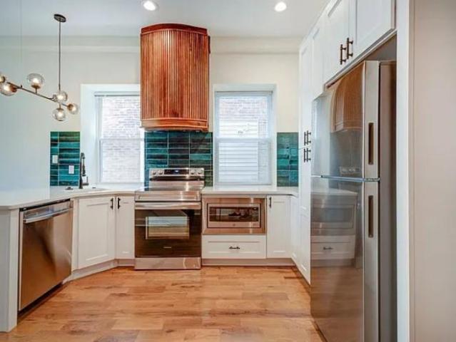 2 Br, 2 bath, Townhouse/Brownstone/RowHouse 2841 W Diamond St