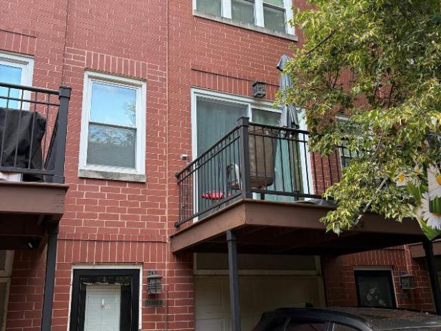 2 Br, 2 bath, Townhouse/Brownstone/RowHouse 2809 N Wolcott Ave