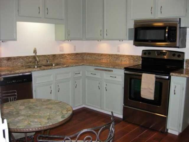 2 Br, 2 bath, Townhouse/Brownstone/RowHouse 280 Roanoke Road